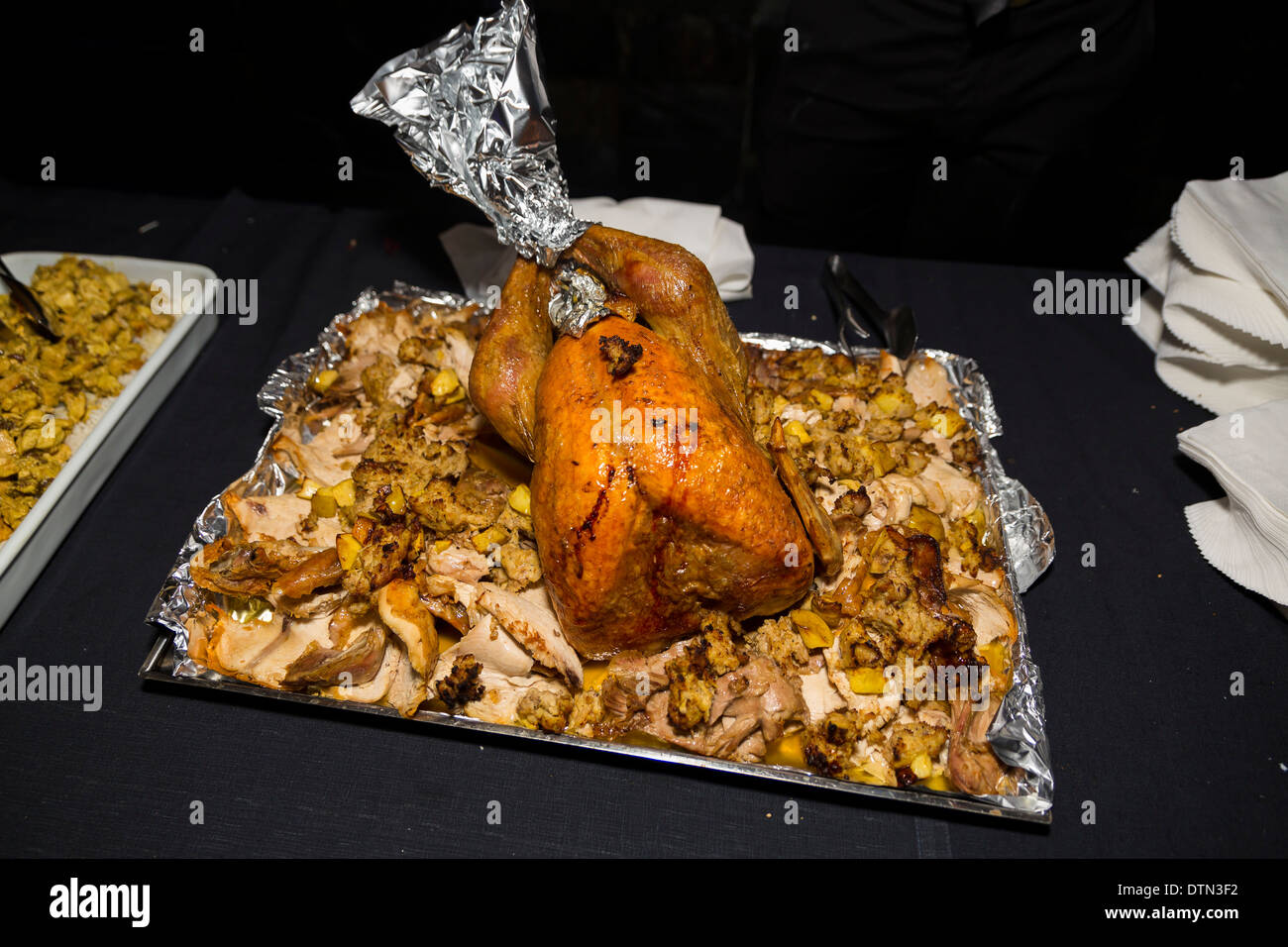 Full roasted chicken hi-res stock photography and images - Alamy