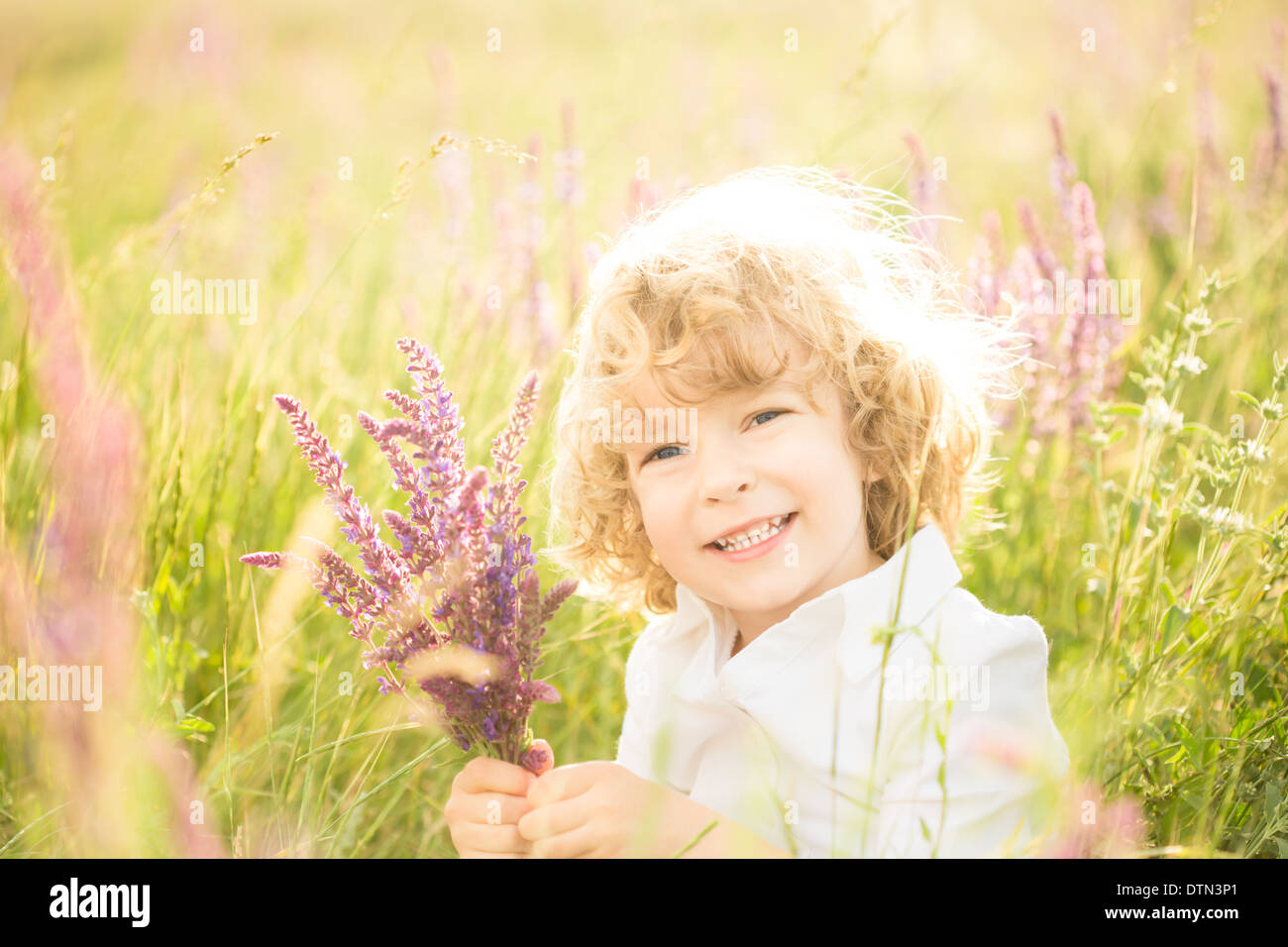 Child flowers hi-res stock photography and images - Alamy