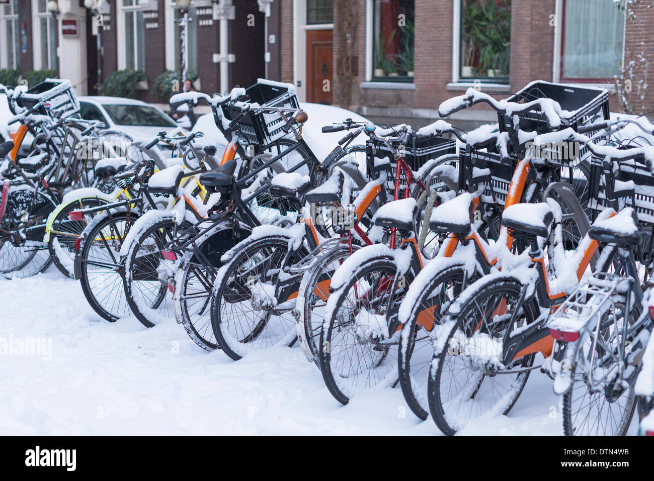 Row of bikes hi-res stock photography and images - Alamy