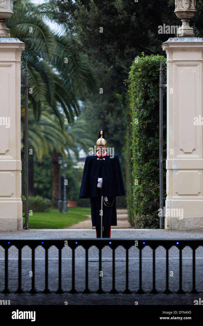 Soldier on guard duty hi-res stock photography and images - Alamy
