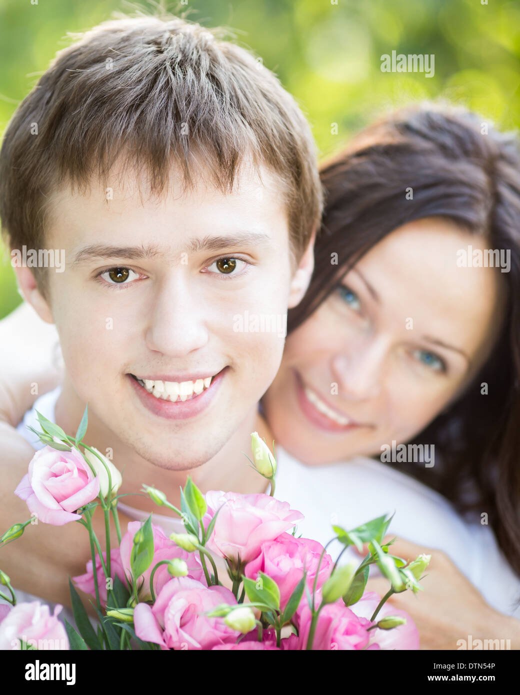 Couple in spring, flowers hi-res stock photography and images - Alamy