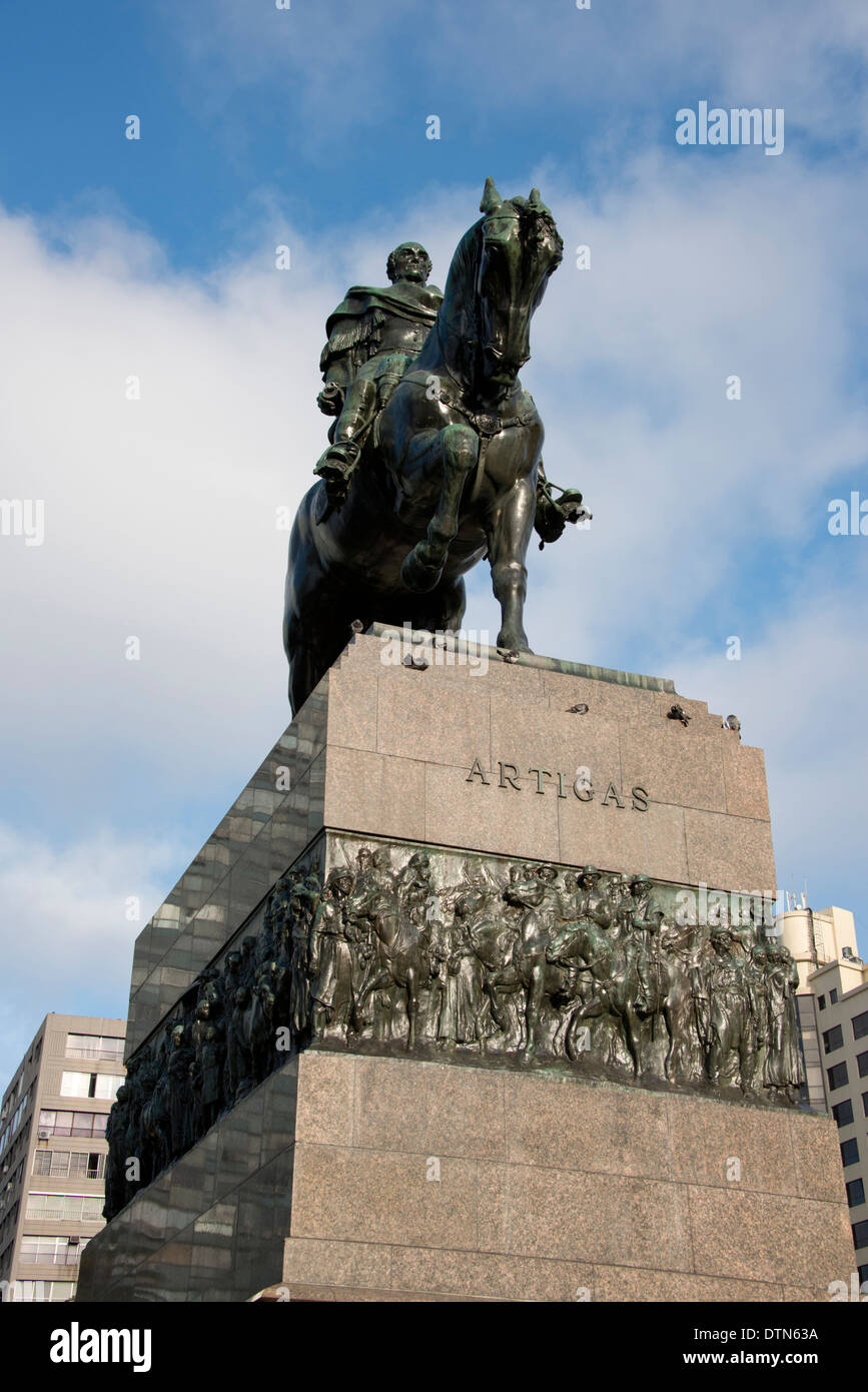 Uruguay, Montevideo, Independence Square (Plaza Independencia). Statue ...