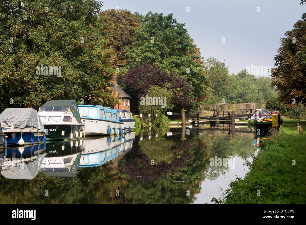New Haw Lock, River Wey Navigation, Surrey, UK Stock Photo - Alamy
