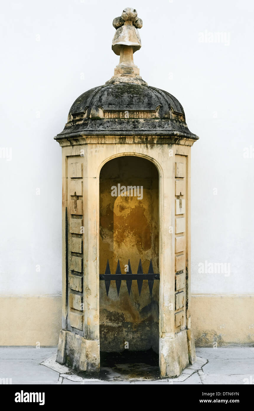 Old sentry box hi-res stock photography and images - Alamy