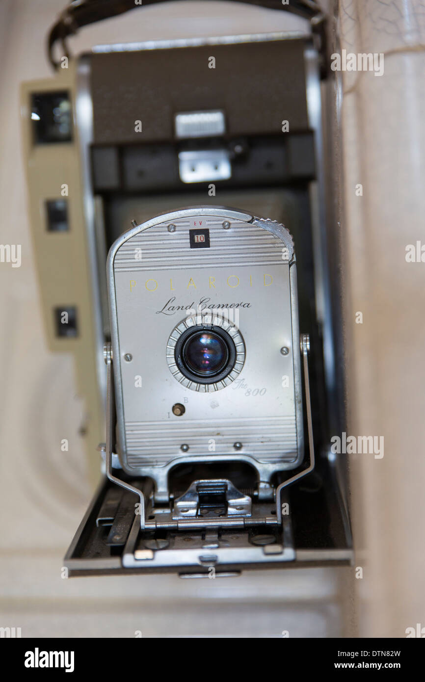 Polaroid land camera hi-res stock photography and images - Alamy