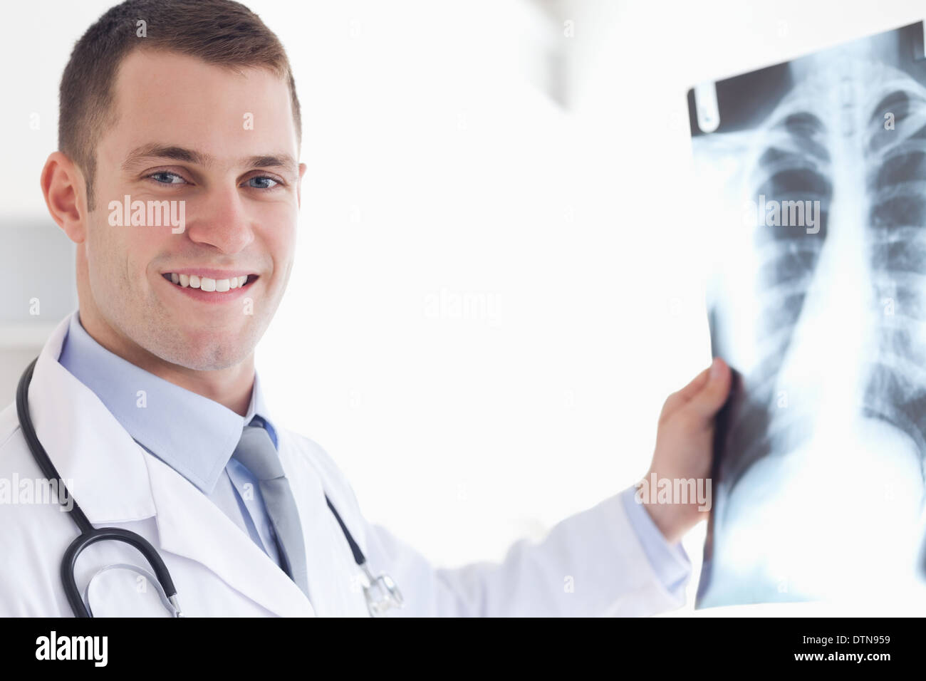 Smiling doctor showing x-ray to patient Stock Photo - Alamy