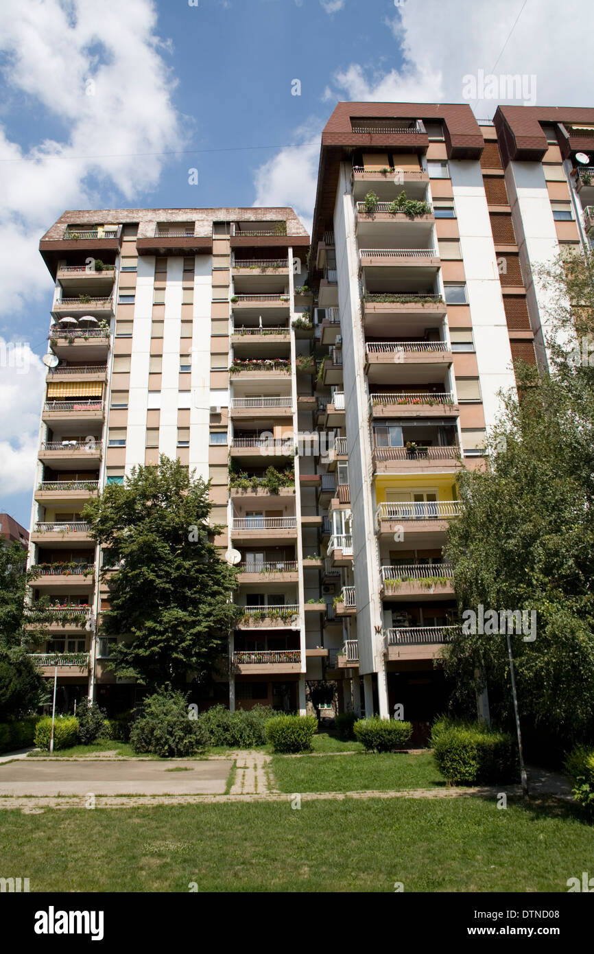 Apartment block hi-res stock photography and images - Alamy