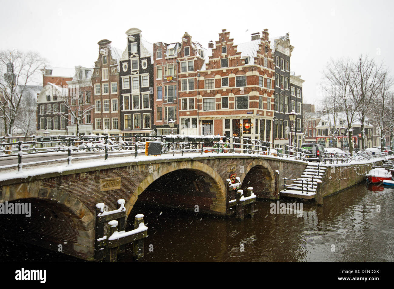 Amsterdam bridge snow hi-res stock photography and images - Alamy