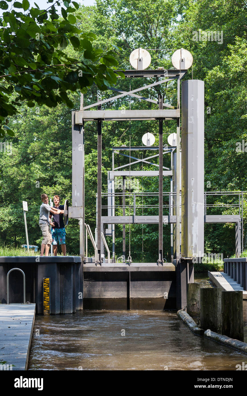Water canal canals river rivers lock gate hi-res stock photography and ...