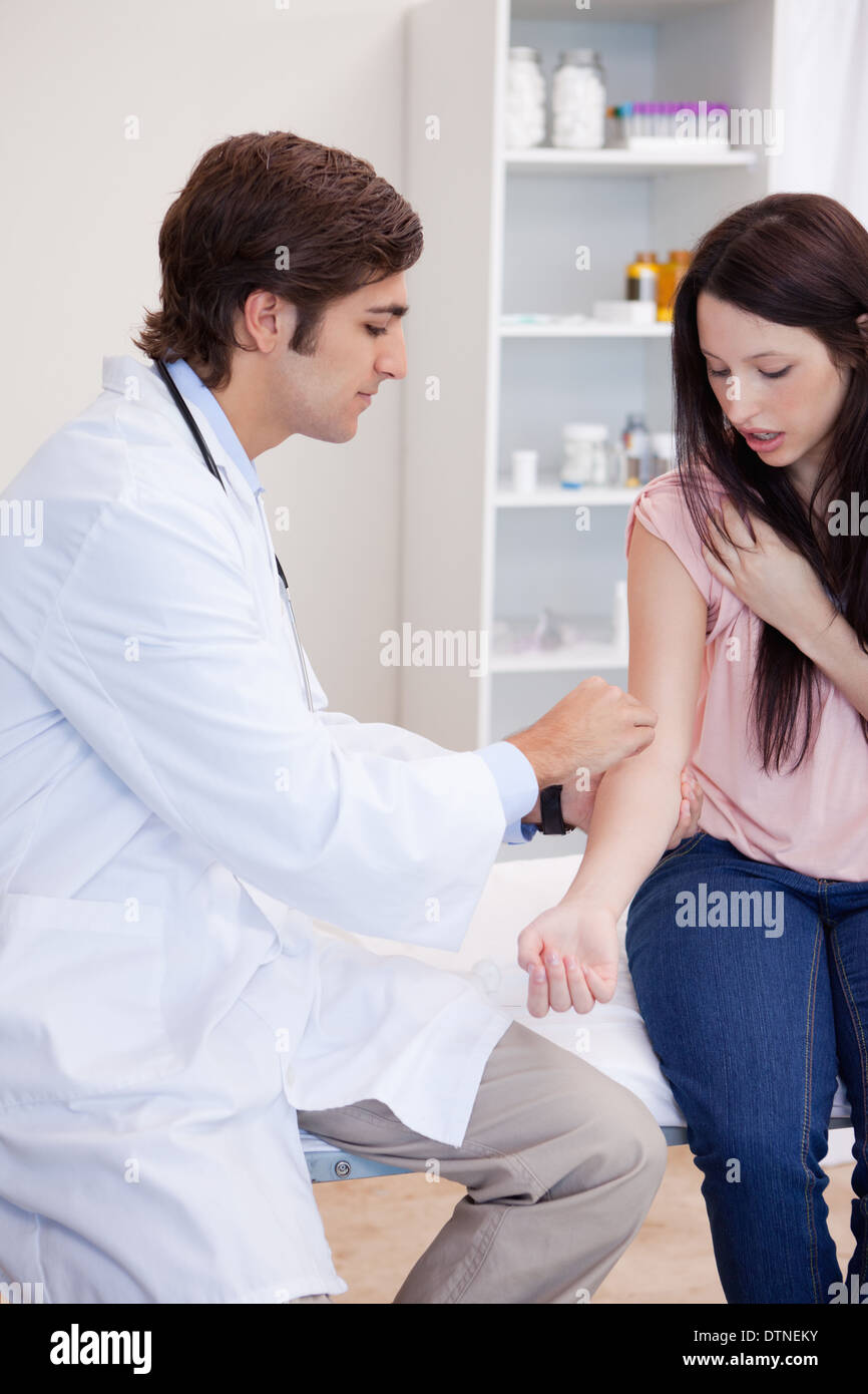 Doctor prepares patients arm for injection Stock Photo - Alamy
