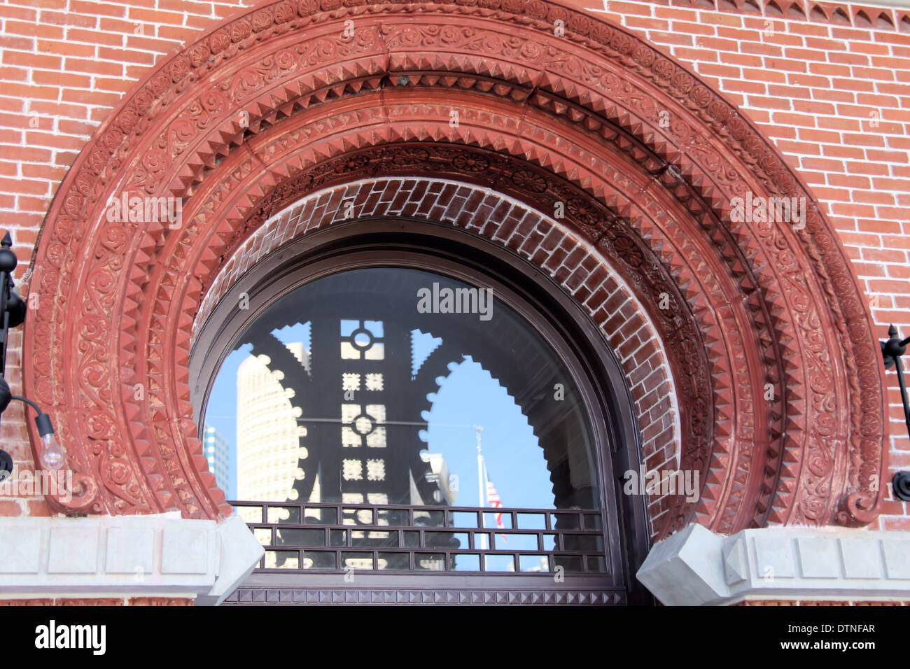 Old arch window hi-res stock photography and images - Alamy