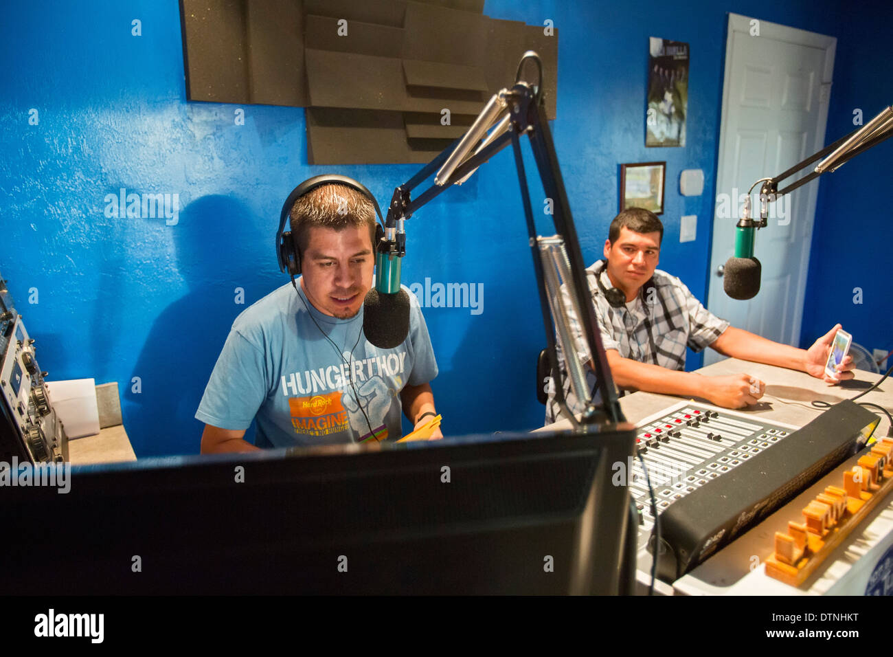 Radio station hi-res stock photography and images - Alamy