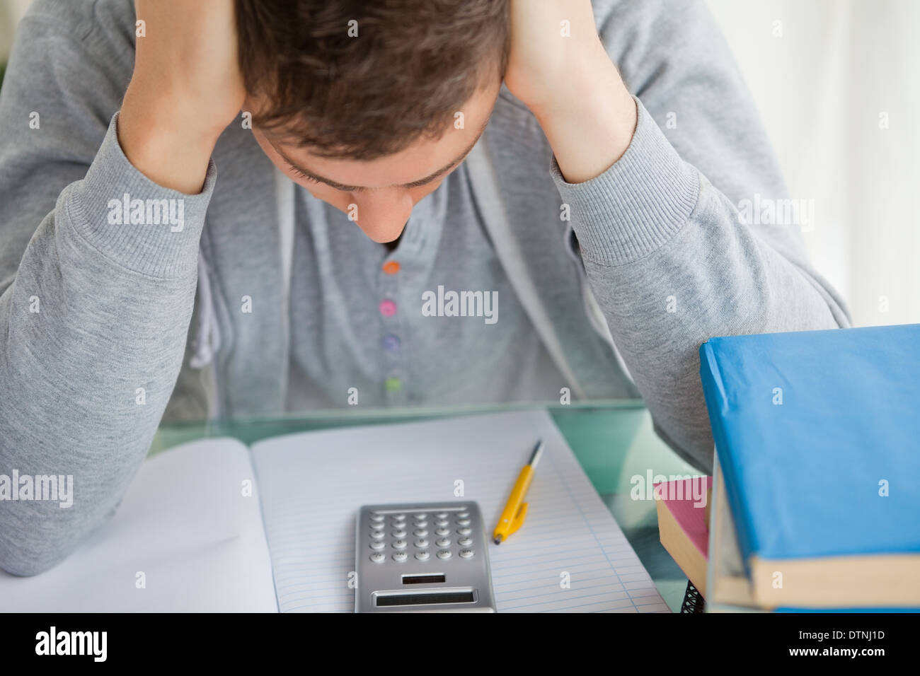 Tearing material hi-res stock photography and images - Alamy