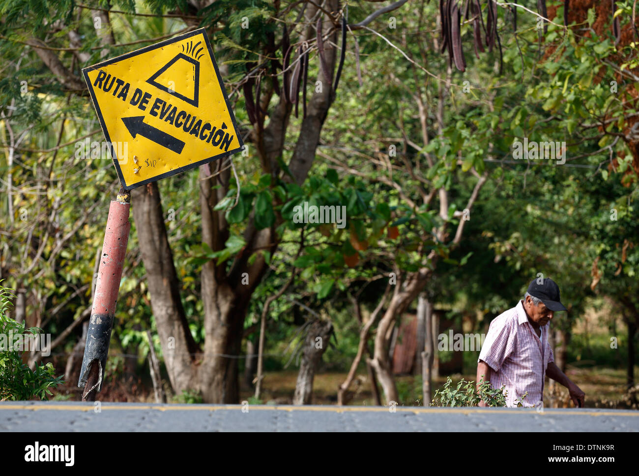 Volcano evacuation sign hi-res stock photography and images - Alamy