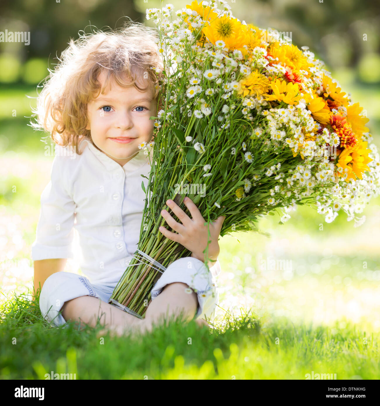 Child flowers hi-res stock photography and images - Alamy