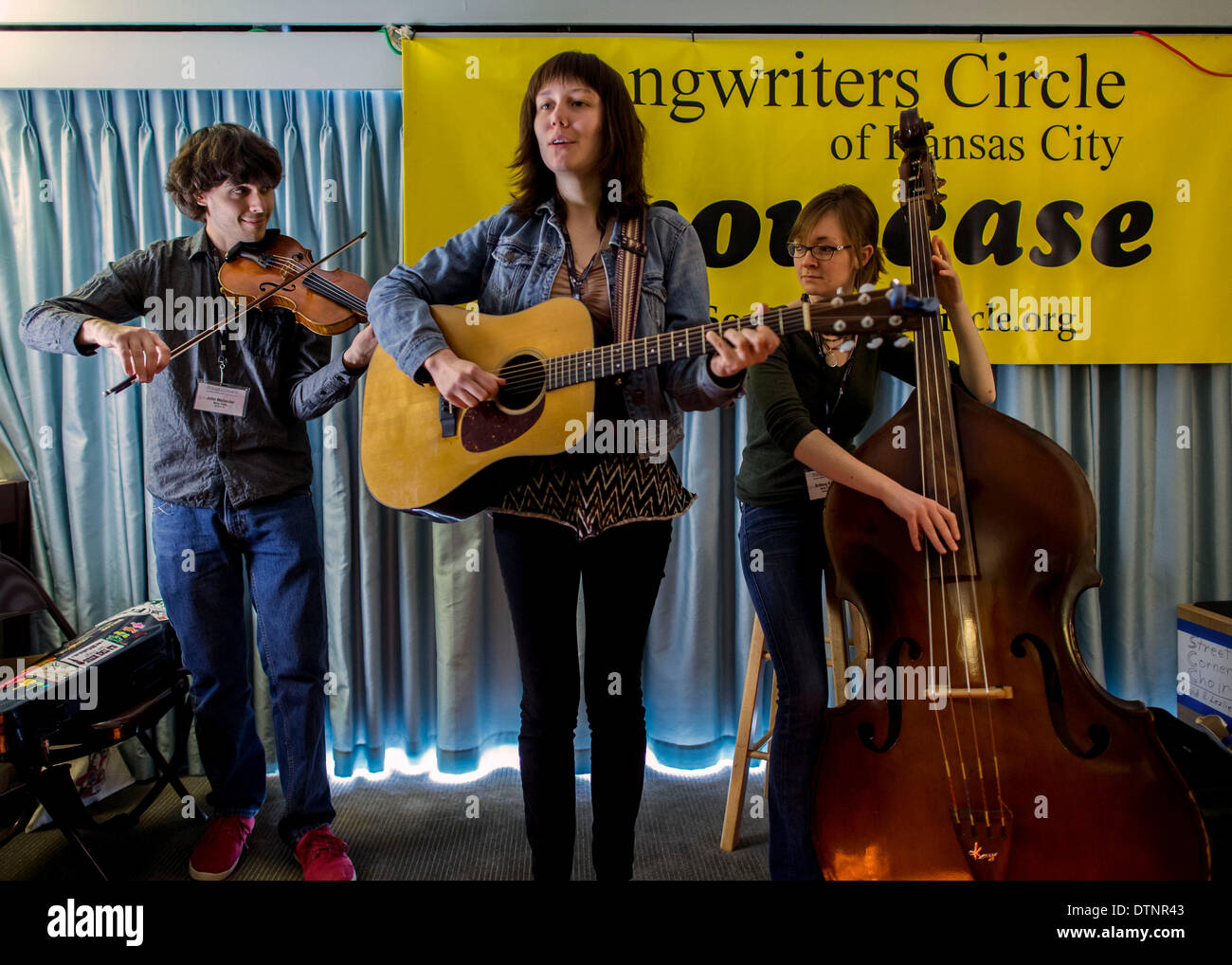 Molly tuttle hi-res stock photography and images - Alamy