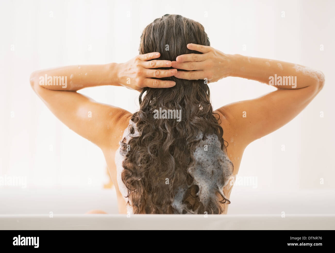 Washing hair hi-res stock photography and images - Alamy