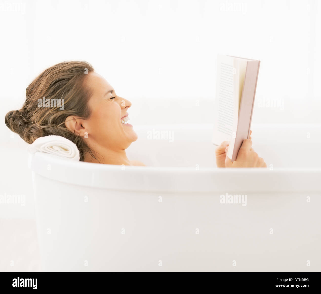 Reading in bathtub hi-res stock photography and images - Alamy