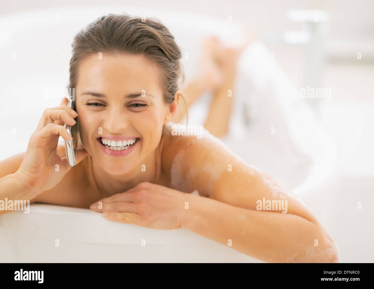 Mobile phone bathtub woman bathroom hi-res stock photography and images ...