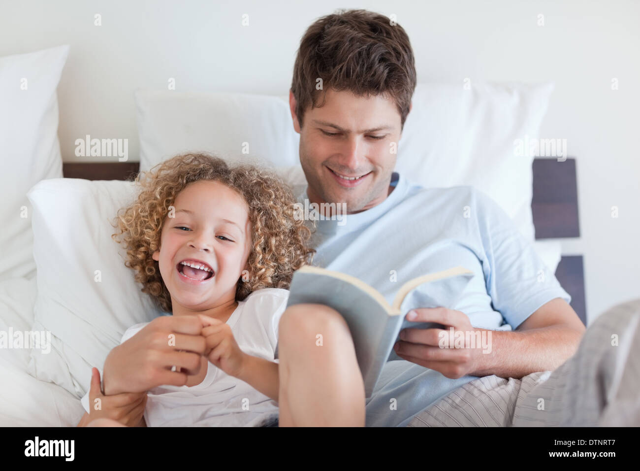Father reading bedtime story hi-res stock photography and images - Alamy Father reading bedtime story hi-res stock photography and images - Alamy