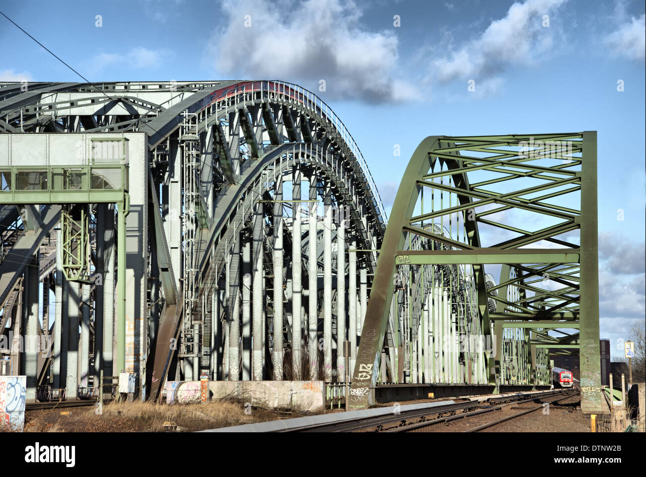 Metal railway bridges hi-res stock photography and images - Alamy