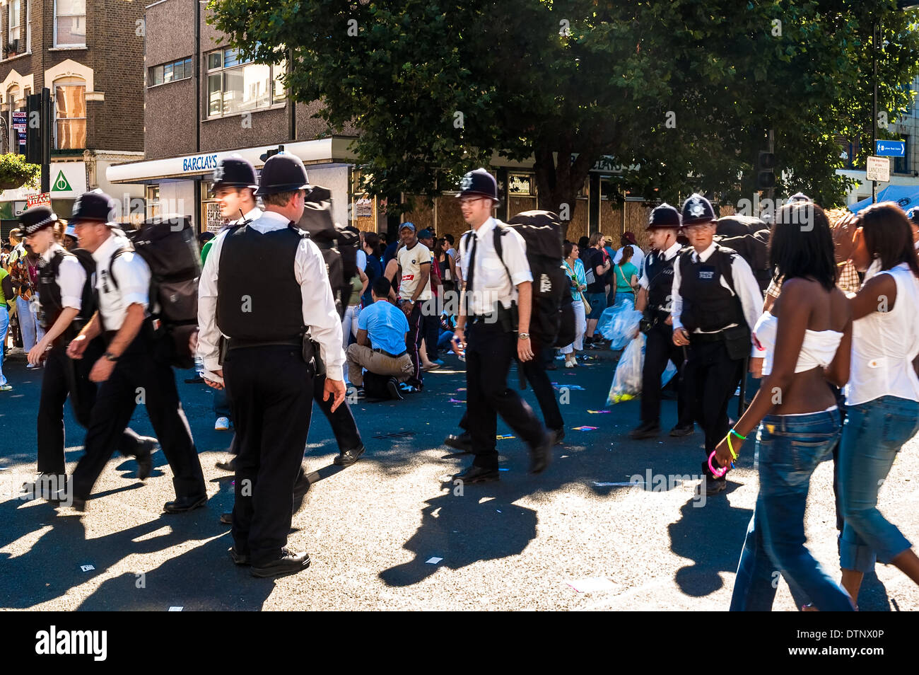 Notting hill carnival police dancing hi-res stock photography and ...