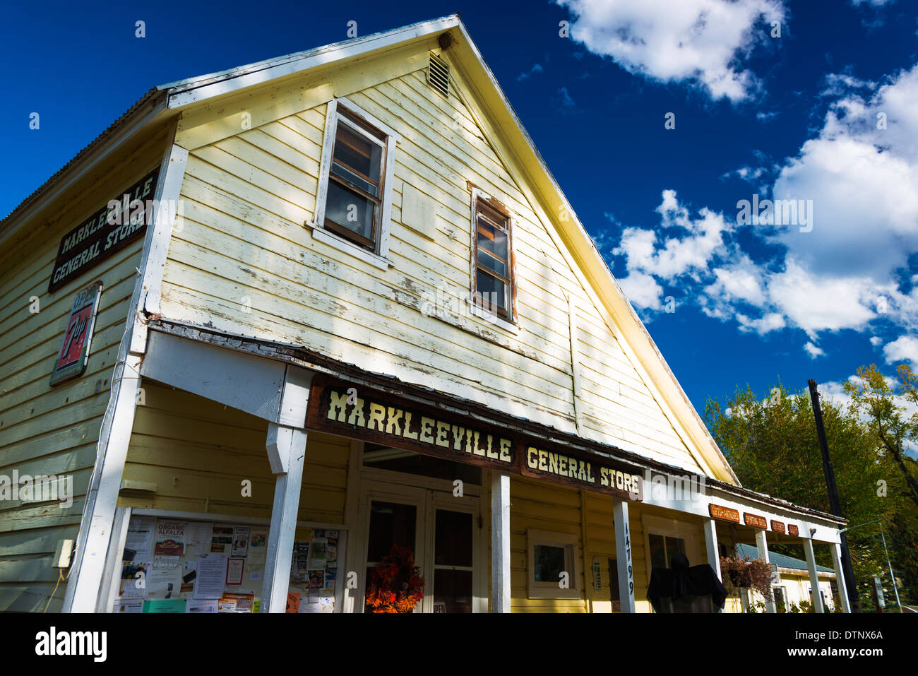 General store small town us hi-res stock photography and images - Alamy