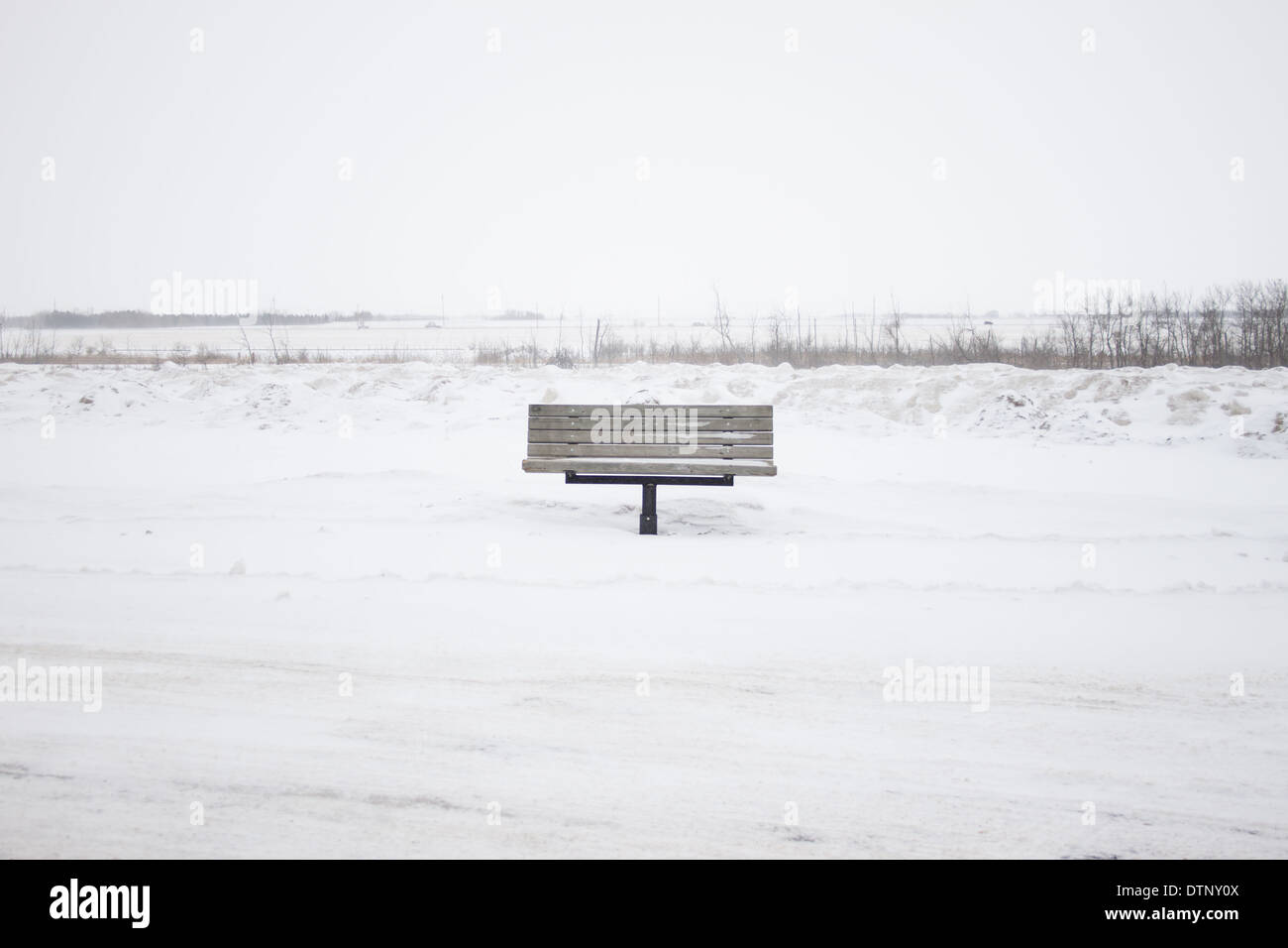 Lonely bench hi-res stock photography and images - Alamy