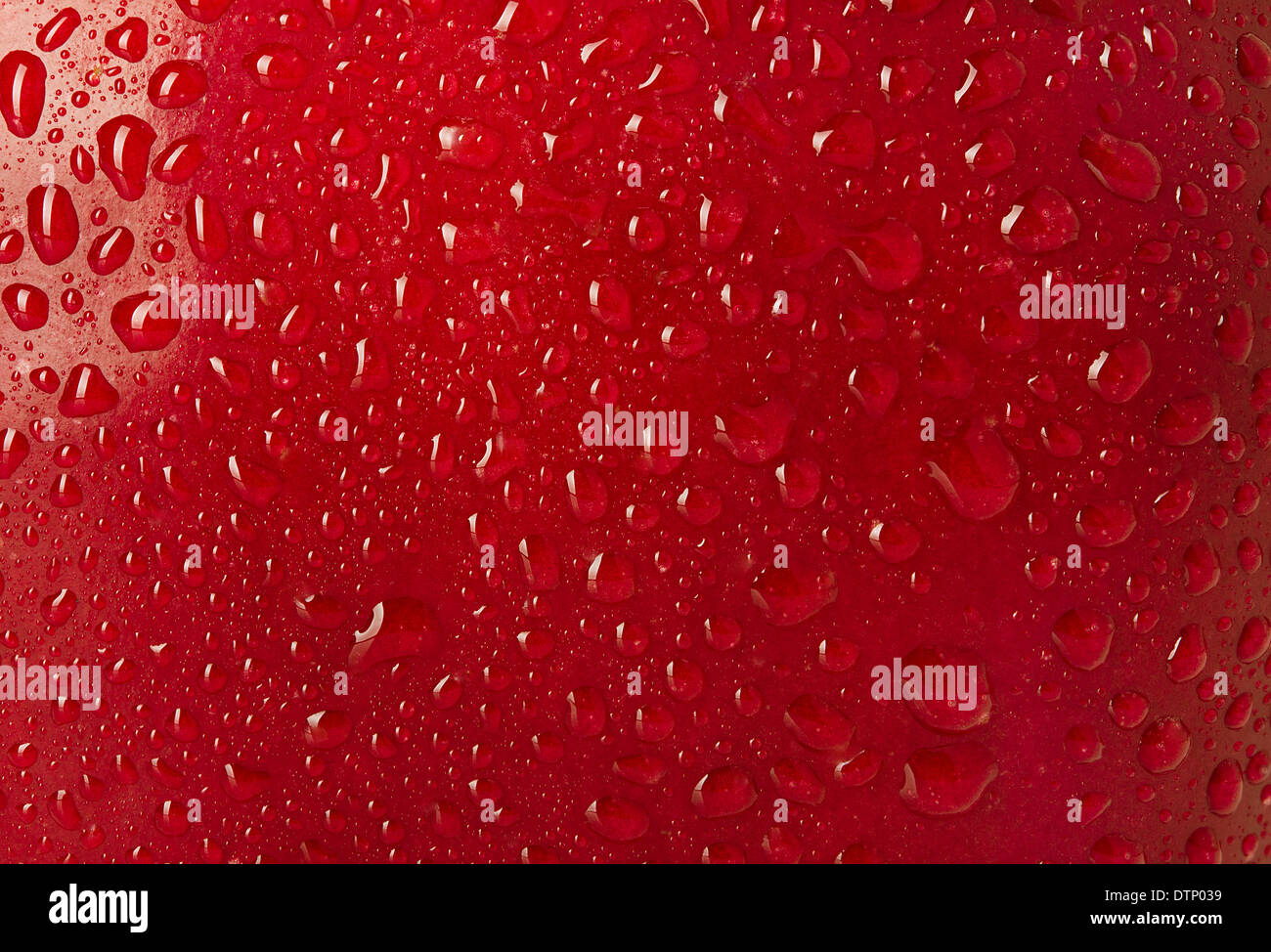 Texture water drops on the apple, background Stock Photo - Alamy