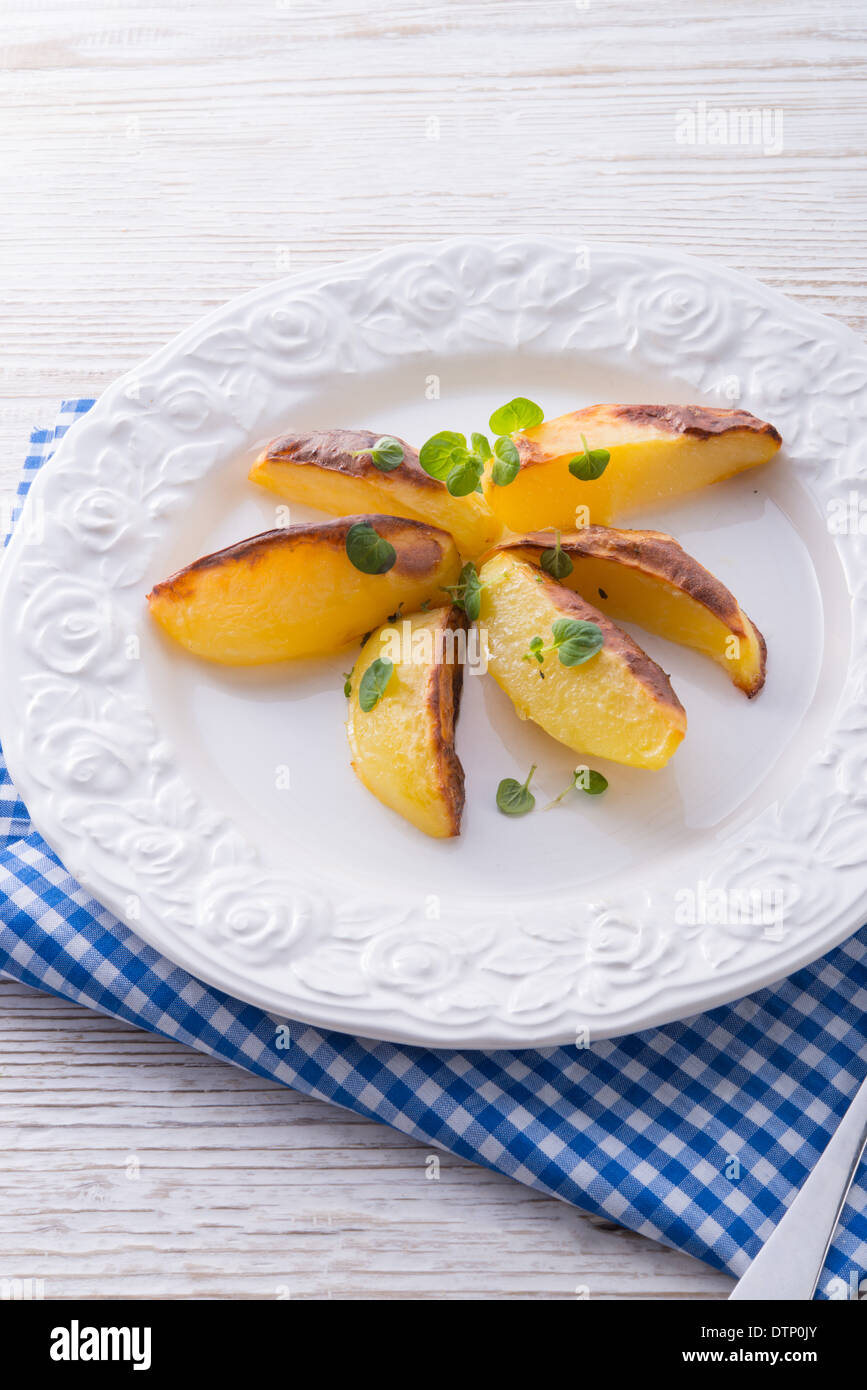 Baked potato pieces hi-res stock photography and images - Alamy