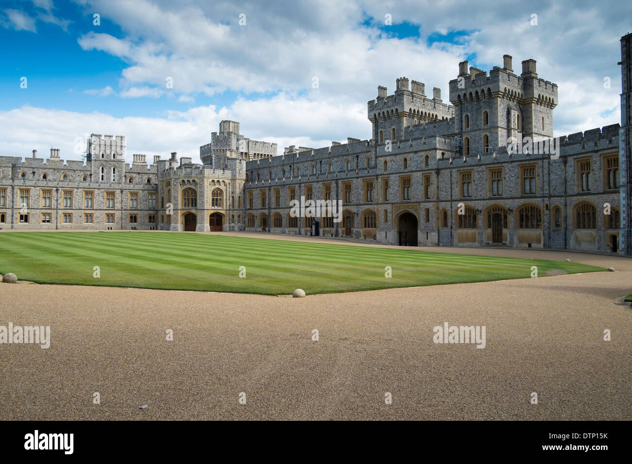 Quadrangle windsor castle hi-res stock photography and images - Alamy
