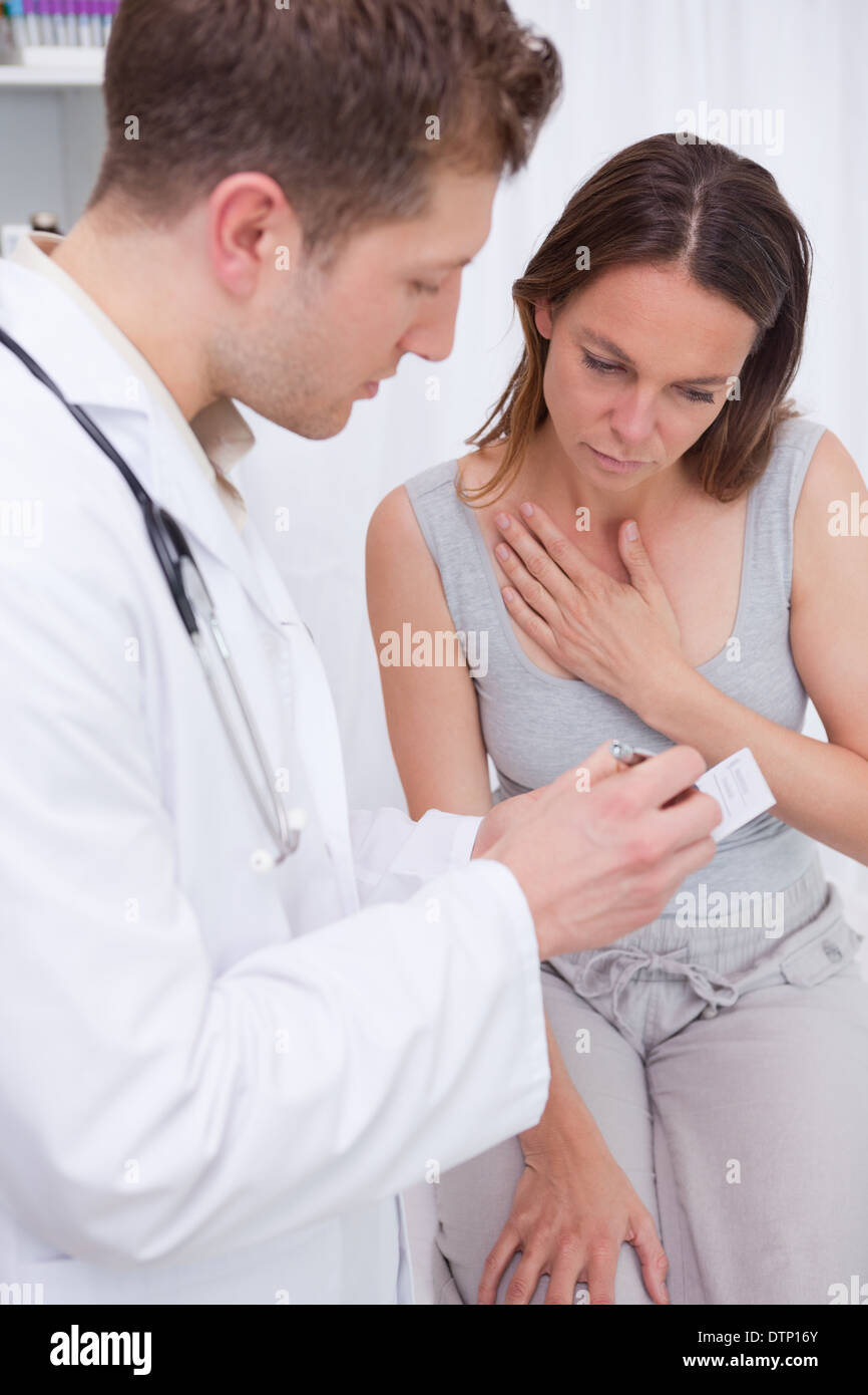 Doctor explaining examination results Stock Photo - Alamy