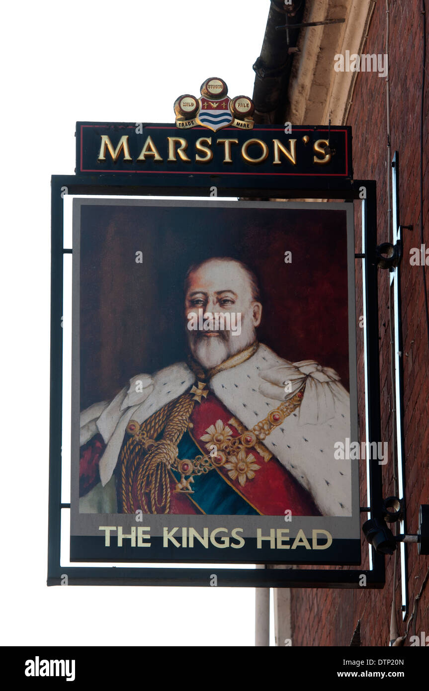 The Kings Head pub sign, Lichfield, Staffordshire, England, UK Stock ...