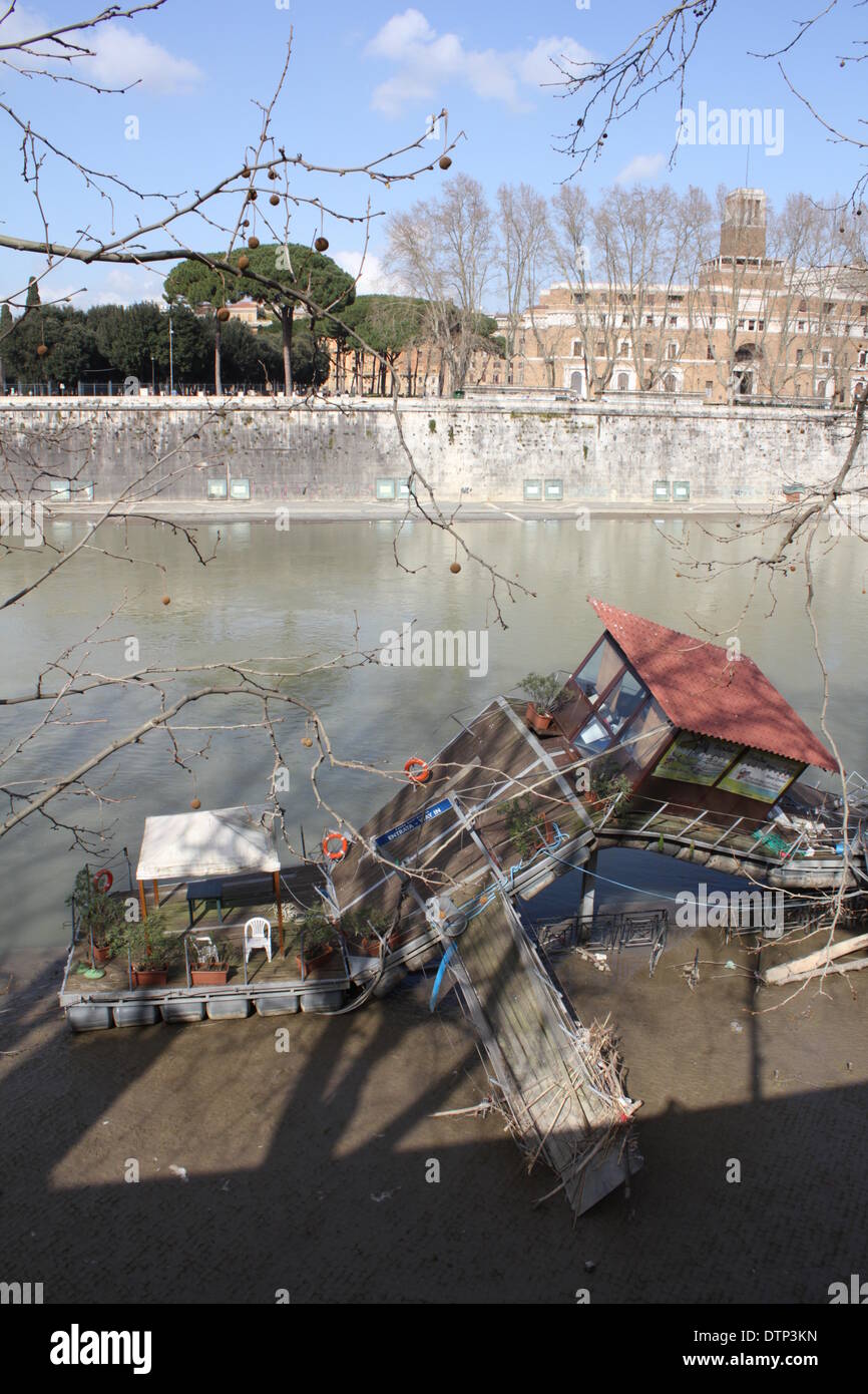 Pontoon rome hi-res stock photography and images - Alamy