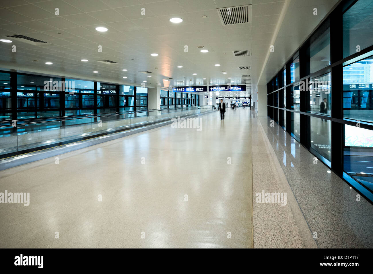 Office interior design passage hi-res stock photography and images - Alamy