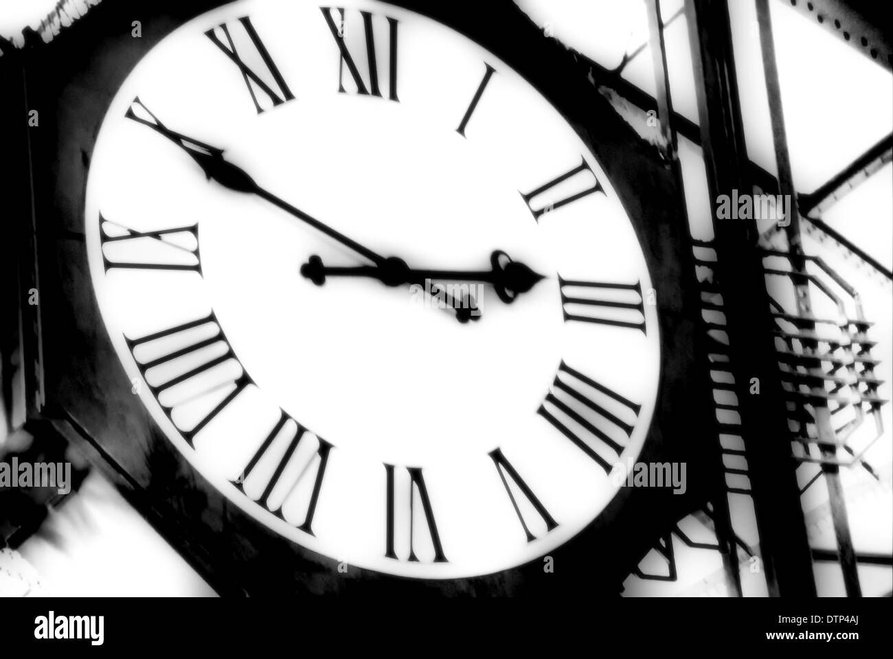 Illuminated clock face hi-res stock photography and images - Alamy