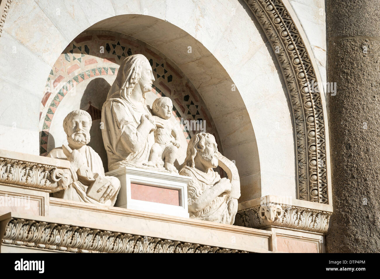 Leaning tower of pisa closeup hi-res stock photography and images - Alamy