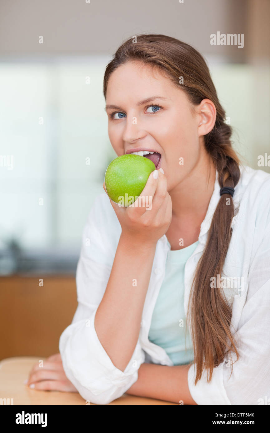 Portrait of a woman eating an apple Stock Photo - Alamy