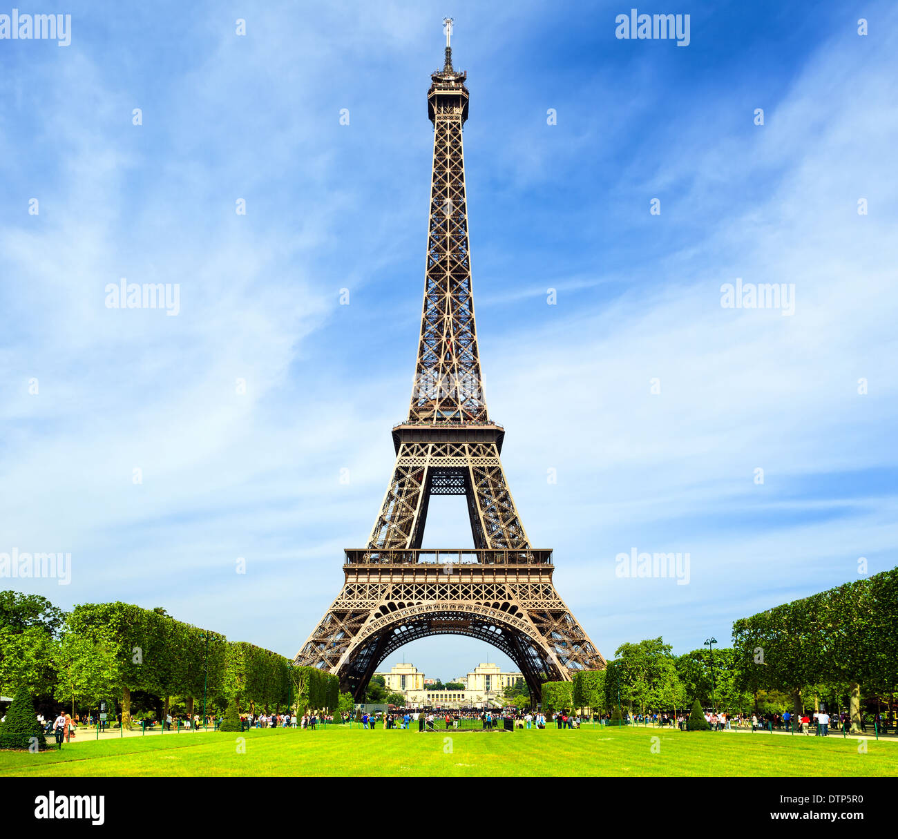 Eiffel tower shadow hi-res stock photography and images - Alamy