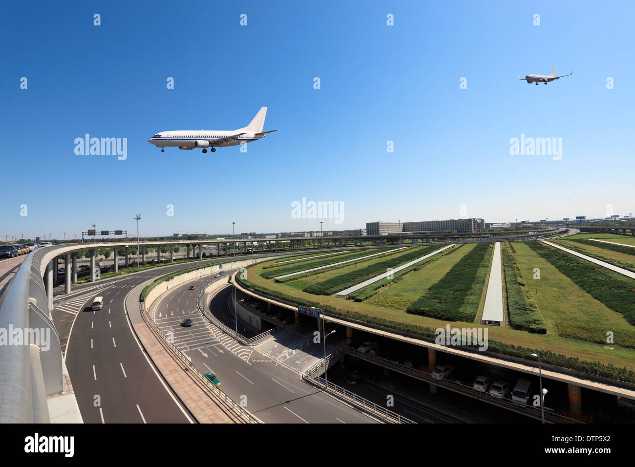 Airport arrival hi-res stock photography and images - Alamy