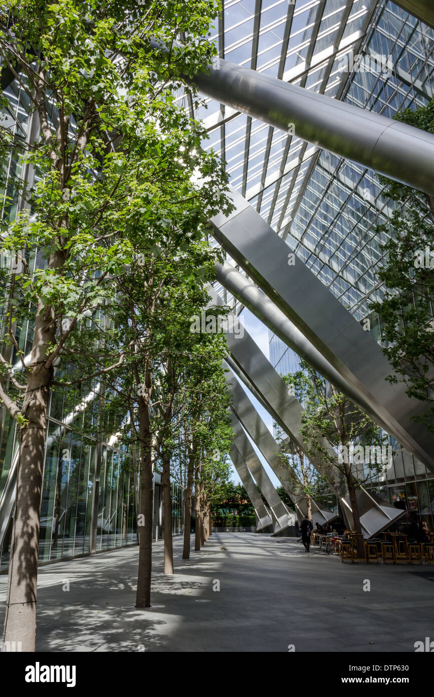 Walkway between buildings hi-res stock photography and images - Alamy