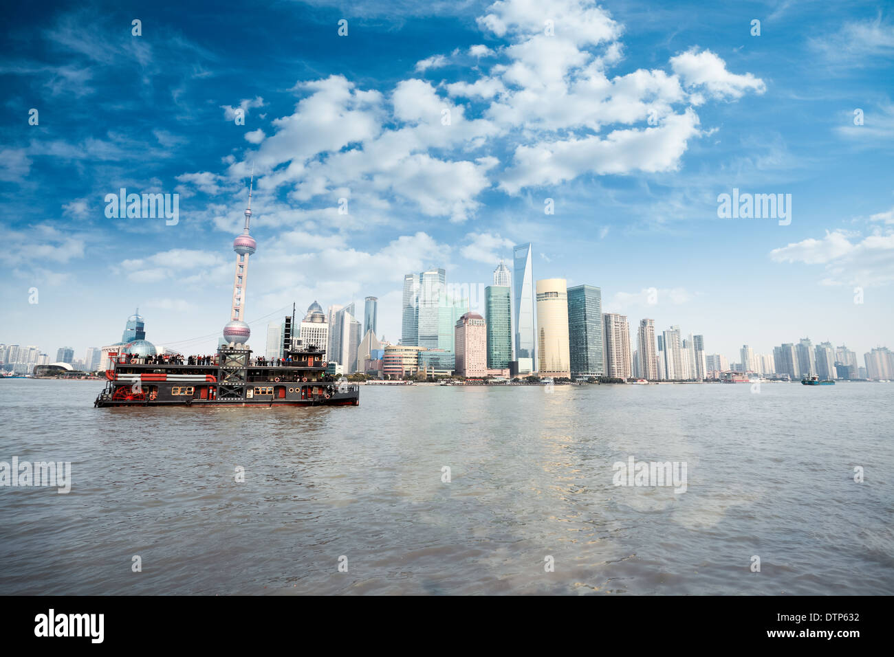 Daytime traffic in downtown hi-res stock photography and images - Alamy