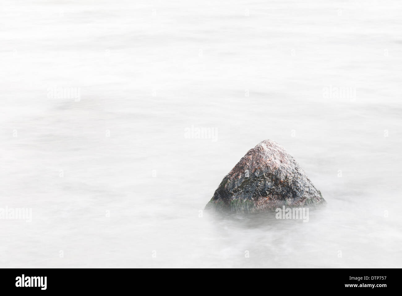 Single rock and ocean hi-res stock photography and images - Alamy