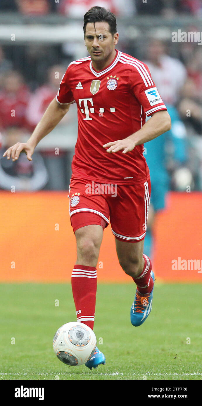 Munich, Germany. 15th Feb, 2014. Munich's Claudio Pizarro plays the ...