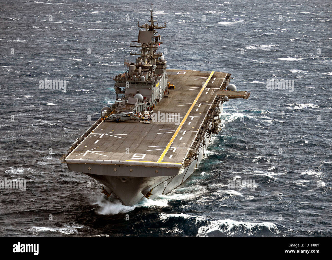 Forward deployed amphibious assault ship hi-res stock photography and ...
