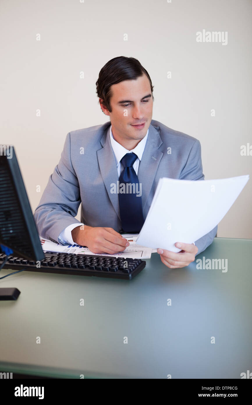 Having a contract hi-res stock photography and images - Alamy