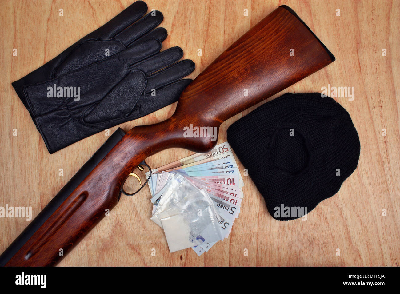 Weapons and money hi-res stock photography and images - Alamy