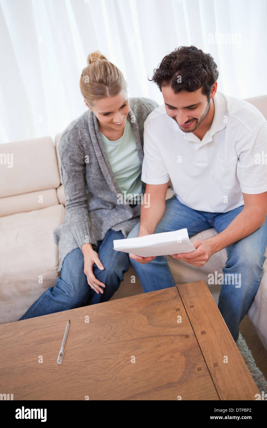 Portrait of a couple reading a letter Stock Photo - Alamy