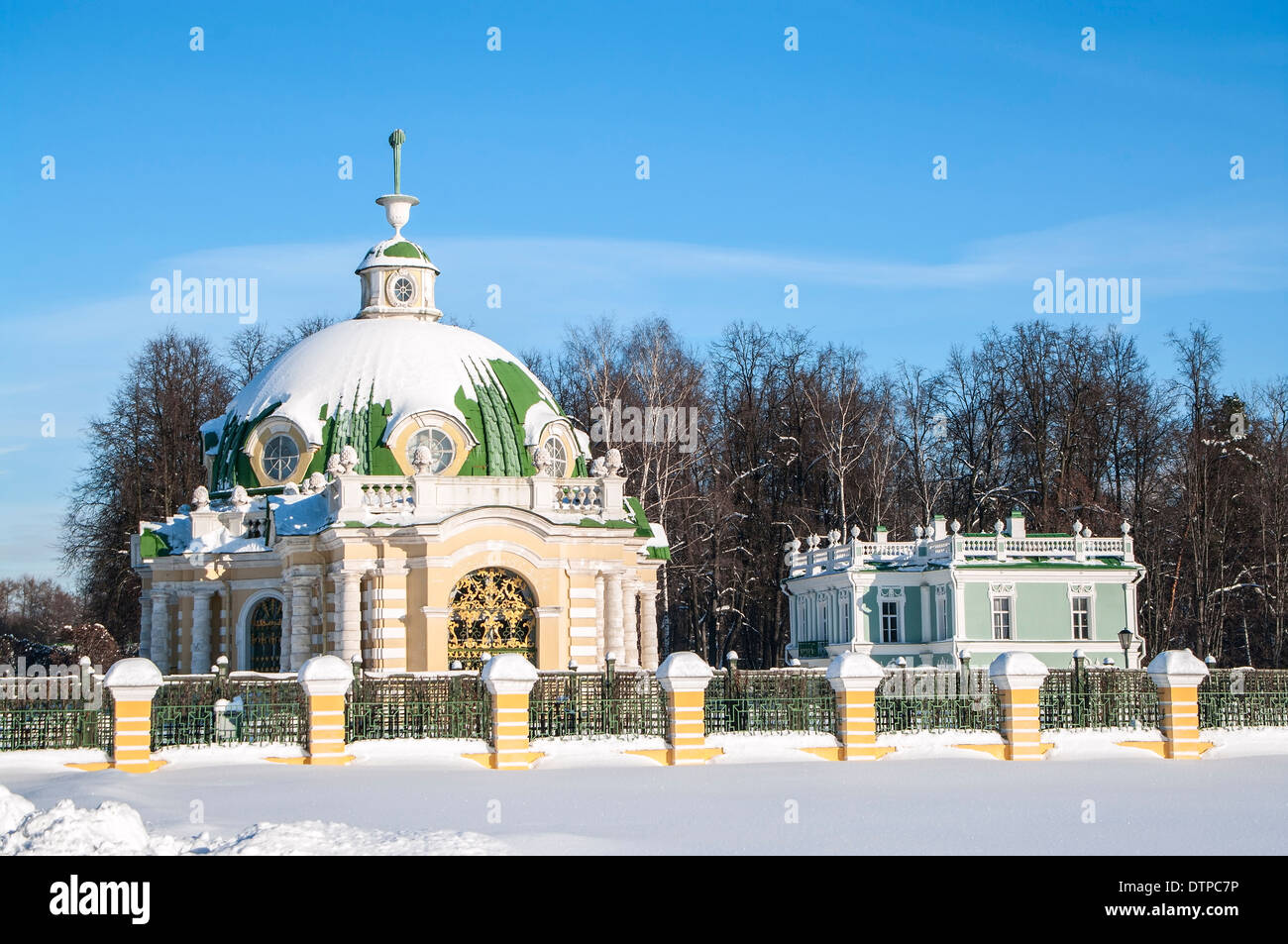 Classic russian architecture hi-res stock photography and images - Alamy