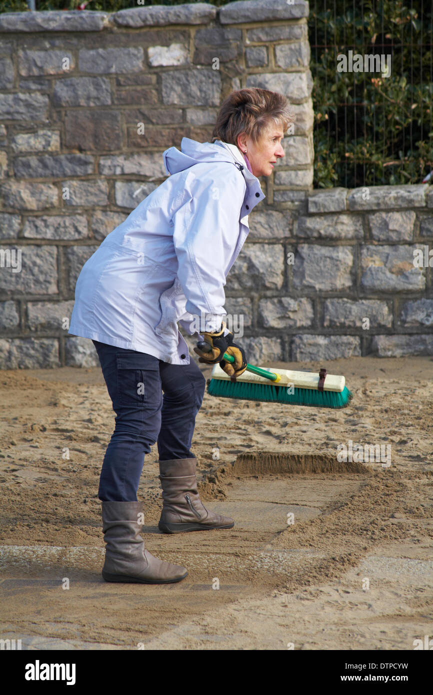 Clear up helper hi-res stock photography and images - Alamy